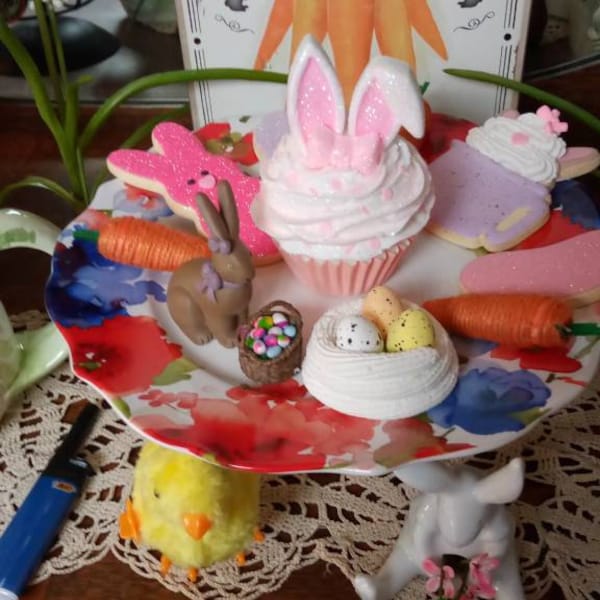 Fake Easter Bunny Cupcake | Fake Bunny Ears Cupcake | Fake Easter ...