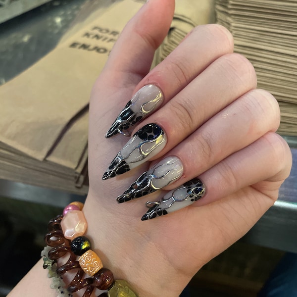 Silver Reptiles & Black Blooming on White Long Stiletto Press on Nails ...