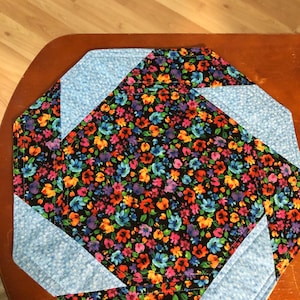 Spirals Table Topper and Place Mats Quilt Pattern, Designs to Share ...