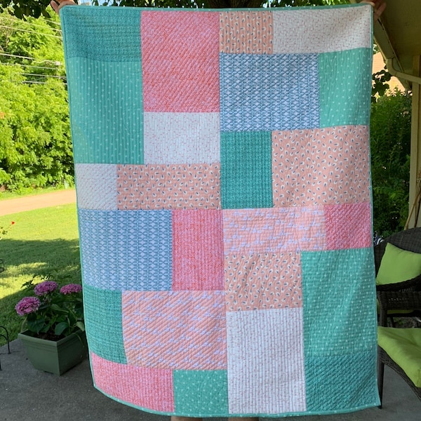 Baby Quilt Pattern, Fat Quarter Quilt Pattern, Big & Bold Baby Quilt ...
