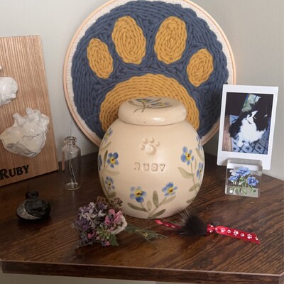 Calico Cat Urn Spots Cat Urn Ceramic Urn for Ashes Pottery - Etsy