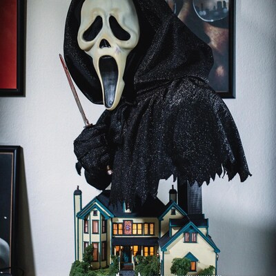 Midsommar Yellow Pyramid Building Midsommar Temple Miniature Diorama ...