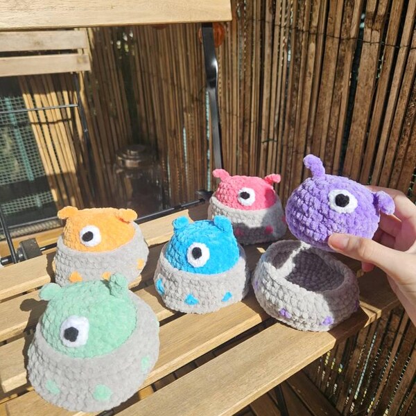 Flying Saucer Crochet Pattern, Low Sew Amigurumi Crochet Patterns ...