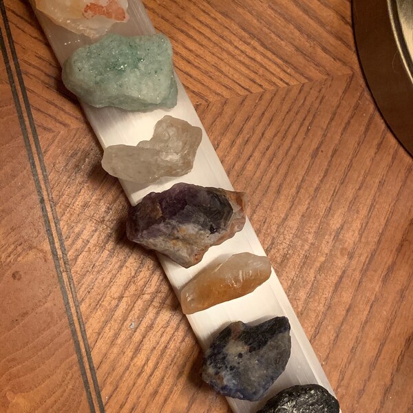 Raw Crystal 7 Chakra Set With Selenite Plate - Chakra Kit - Crystals ...