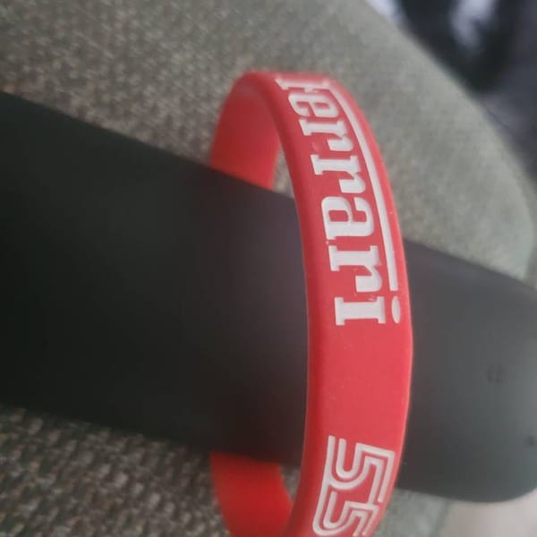 Carlos Sainz F1 Driver Inspired Rubber Wristband, Ferrari / Bracelet ...