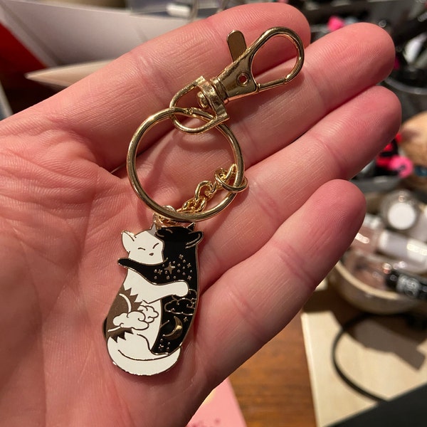 Day & Night Hugging Cat Keychain Yin Yang Cat Moon Keychain Cute ...