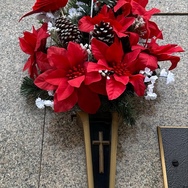 Red Cardinal Christmas, Crypt, Gravesite, Memorial, Funeral Flowers ...