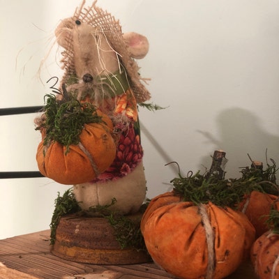 Primitive Fall Mouse Primitive Pumpkins Primitive - Etsy