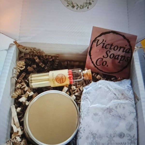 Victoria Soaps Candle Gift Box Set With Bottle of Matches and Mini ...