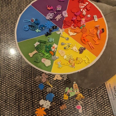 Color Sorting Fabric Circle Classification of Primary and Secondary ...