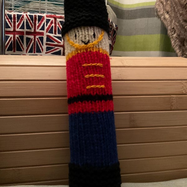 KNITTING PATTERN Blue Alien Inspired Choc Orange Cover / 15 Cms Toy - Etsy