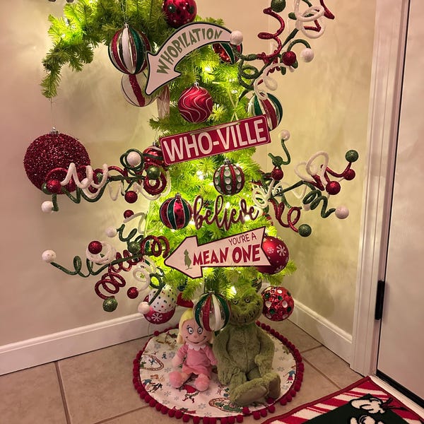 Grinch Christmas Tree Skirt: 18" Tabletop Size Red Pom-pom Trim Grinch ...