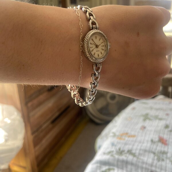Adjustable Metal Band Women Watch, Silver Colour Woman Wrist Watch ...