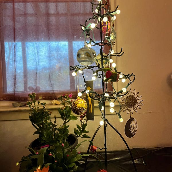 Praying Mantis Mini Size. Holds a Medallion From Hook on Arms. Comes ...