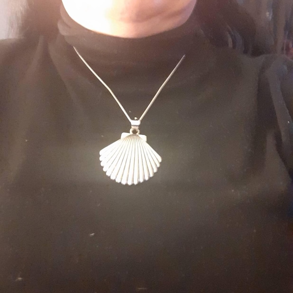 Silver Large Shell Pendant Necklace - Etsy