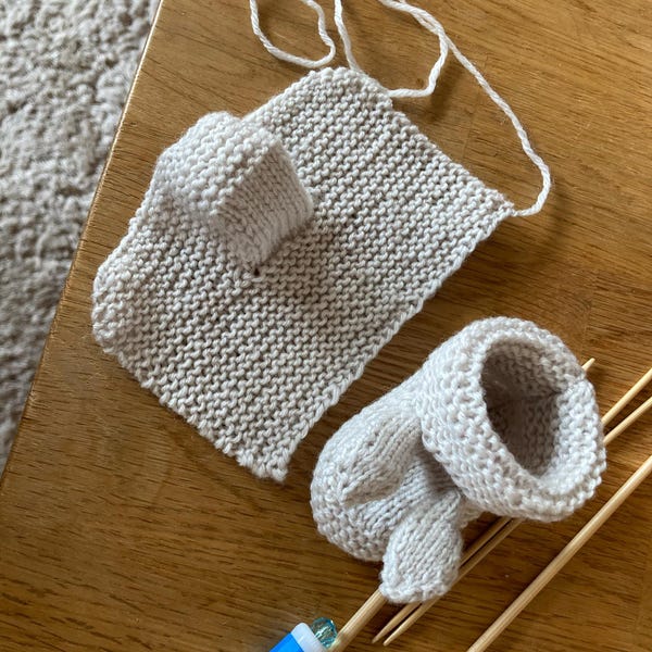 Beginner Baby Booties Knitting Pattern, Easy Knit Baby Booties ...