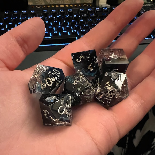 Coldhearted - Icy Blue Gradient Handmade Resin Sharp Edge Dnd Dice Set ...