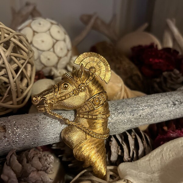 Signed Schreiner New York Shades of Green Masterpiece Brooch - Etsy