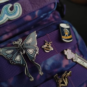 Beehive Hard Enamel Pin, Honeybee Floral Flowers Botanical Animal ...