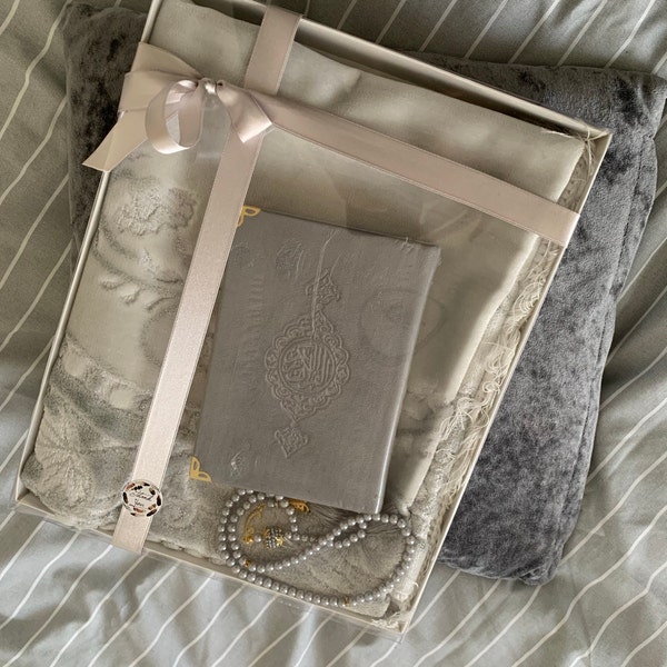 Custom Quran Gift Set: Personalized Prayer Rug, Islamic Gift - Etsy
