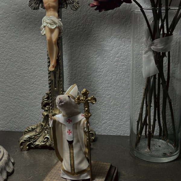 Taxidermy Mouse Pope Francis - Etsy UK