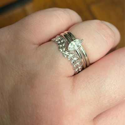 14k Gold Laurel Wreath Ring, Solid Gold Leaf Wedding Band, Dainty Vine ...