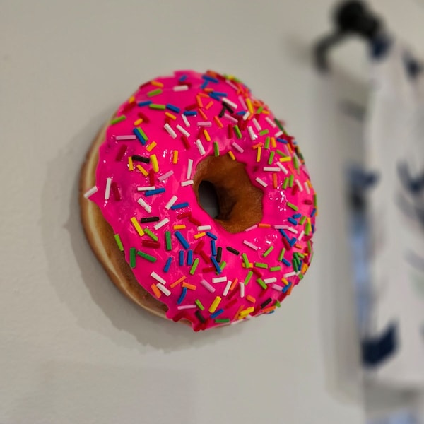 7 Inch Donut Decor, 3D Fake Food Wall Art, Large Donut Prop, Unique Pop ...