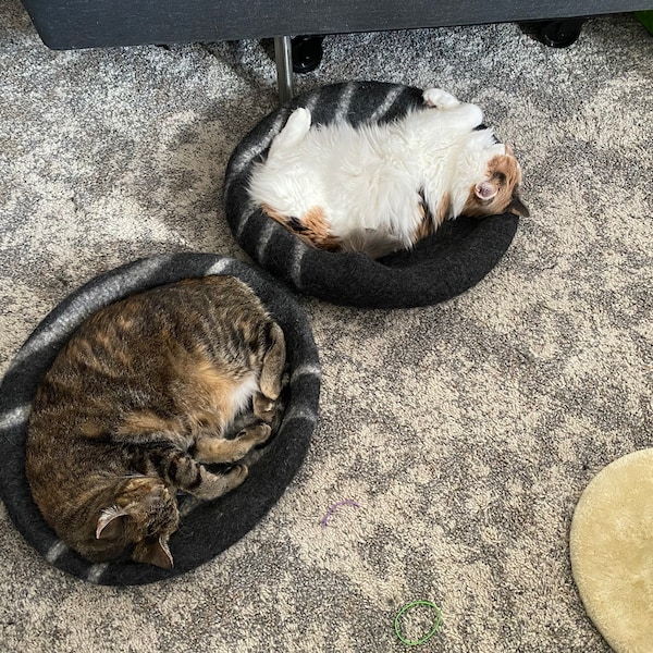 50cm Wool Felt Stripe Design Cat Bed, Handmade Wool Pet Bed, Round ...