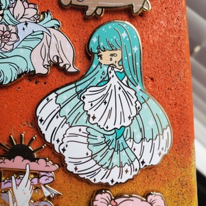 Cosmic Ray V2 Manta Ray Gold Plated Dangly Hard Enamel Pin | Etsy