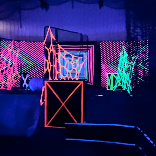 UV Reactive Décor, Triangular Ceiling Stretch Décor, Blacklight Party ...