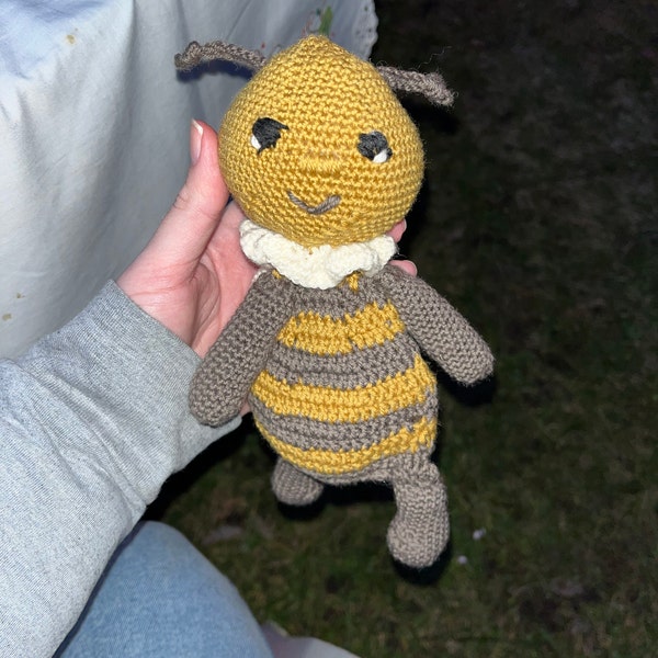 Bee Lovey Blanket Pattern. Snuggler Crochet Toy. - Etsy