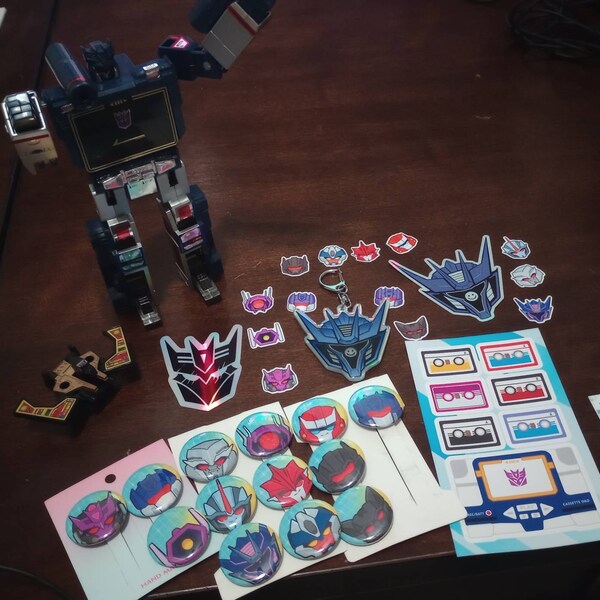 Transformers Prowl and Donuts Print A4, 5x7, Postcard - Etsy