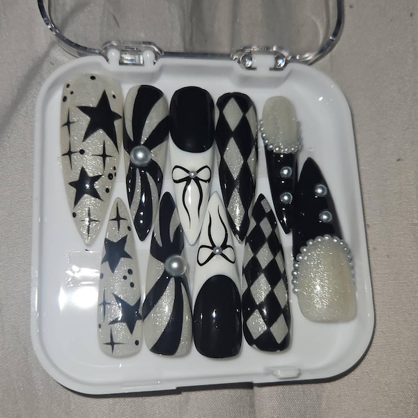 Gothic Clown-themed Press on Nails | 3D Sad Clown Face Nail Art | Bold ...