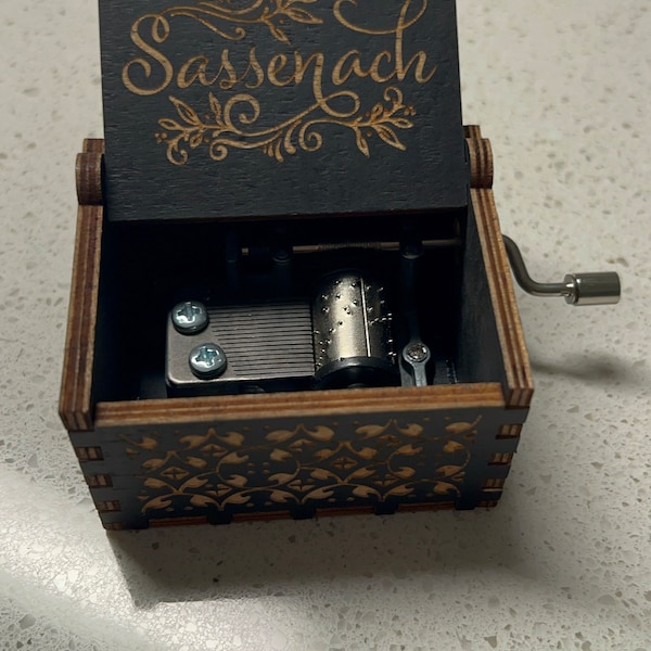 Outlander Sassenach Music Box: Skye Boat Song, Custom Engraved Gift - Etsy