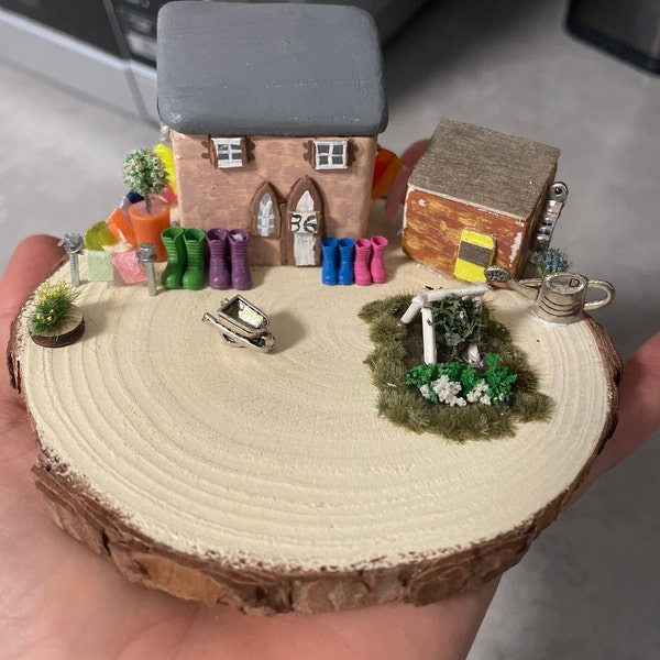 Miniature House on Log Slice. the Foxes Den. Driftwood Art. - Etsy