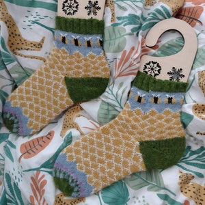 Bee Happy KIT Knitting Craft Kit Knit Your Own Bee Socks, All You Need ...