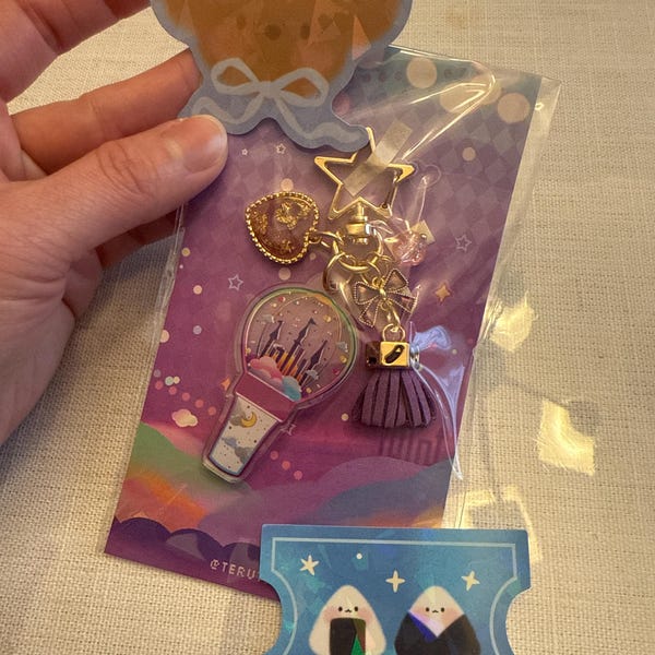 GIDLE Lightstick Keychain / (g)i-dle Keychain Acrylic (NEW Charm) - Etsy