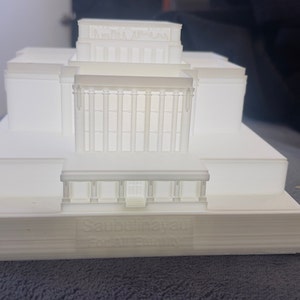 The Christus Statue Minimalistic 3D Printed Low Poly Modern Christian ...