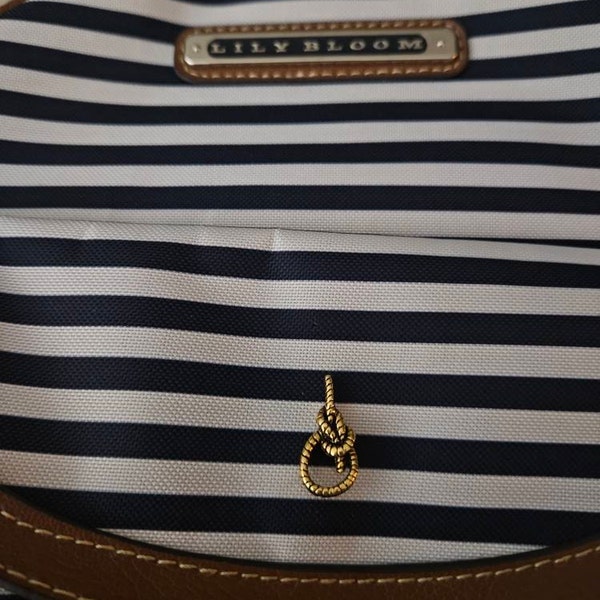 Seashell Lapel Pin CC344 Sea, Ocean, Beach, Shells, Seaside, and ...