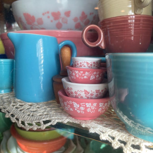 Miniature Pyrex-inspired Mixing Bowls – Stackable Retro Kitchen Display ...