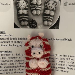 KNITTING PATTERN Blue Alien Inspired Choc Orange Cover / 15 Cms Toy - Etsy