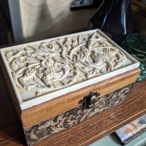 Small Square Box 7x7 Cm Detail of a Beautiful Illumination From an Old ...