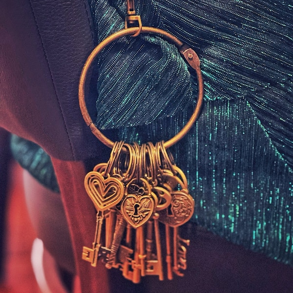 Set of 12 Large Skeleton Keys With 4 Locks on A Big Ring Antique Silver ...