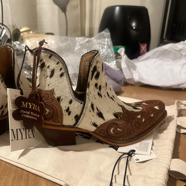 Maisie Stitched Leather Cowgirl Boots in Turquoise - Etsy