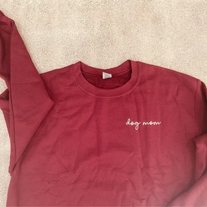 Dog Mom Script Left Chest Heavy Blend Crewneck Sweatshirt, Dog Lover ...