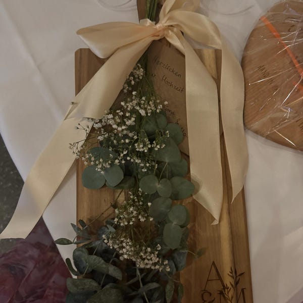 Personalisiertes großes Servierbrett aus Akazie oder Olivenholz ...