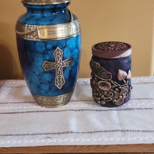 Mushroom Urn, Memorial Pet Urn, Small Keepsake Jar for Human Ashes ...