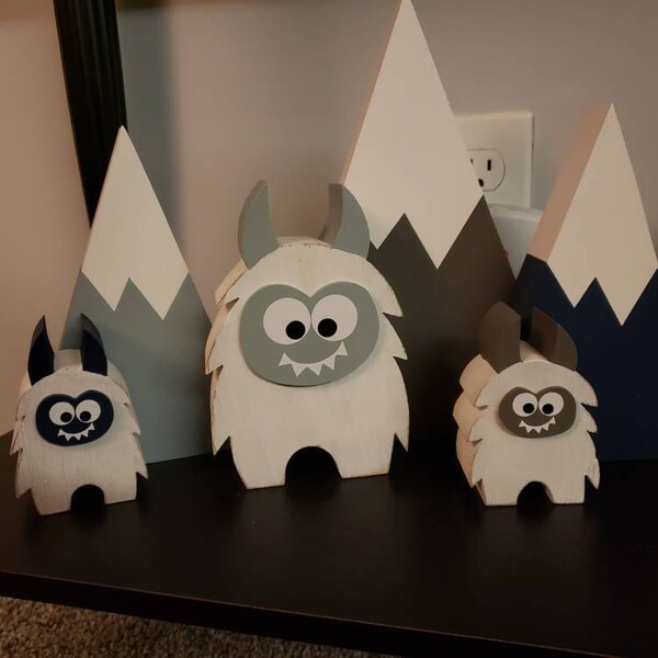 Chunky Wood Yeti - Abominable Snowman - Yeti Family Display - Winter ...