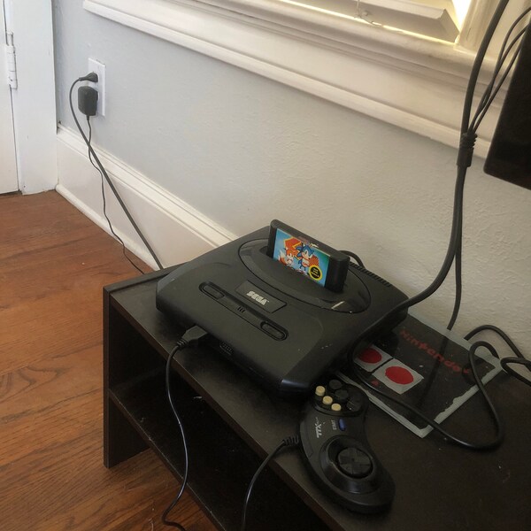 Original Nintendo NES 1985 Video Game Console With 2 Controllers ...