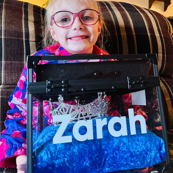 Pageant Group of 8 Digital Drawing - Etsy UK